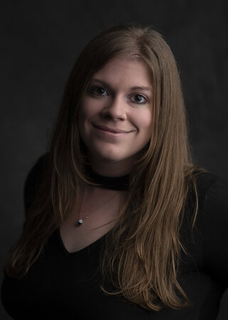 Ashley Aukes | Headshot photographer in New Ulm, MN